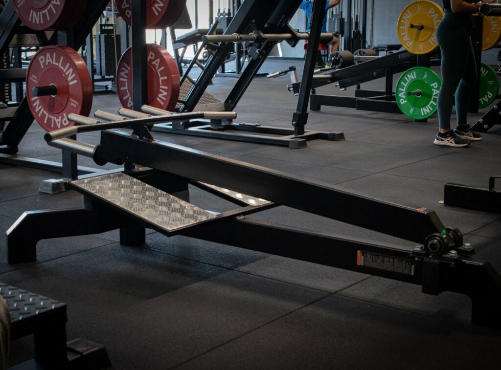 T-Bar Row Machine Plate Loaded - gymequip.eu