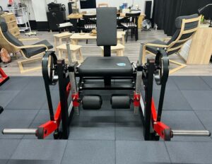 Leg Extension Machine Plate Loaded - gymequip.eu