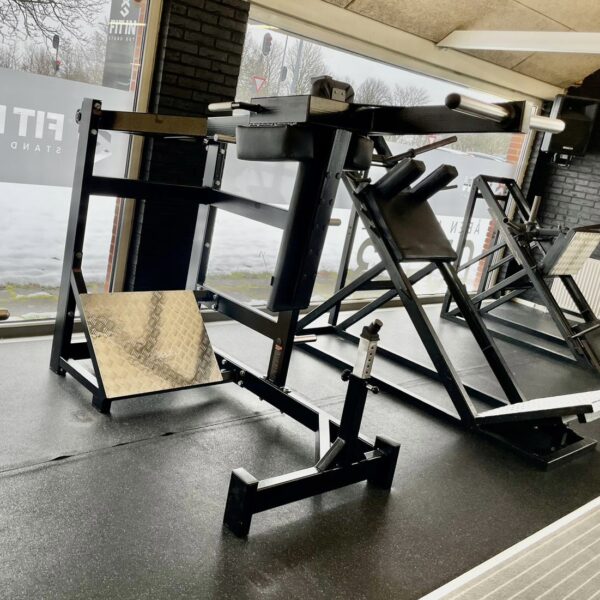 Pendulum Squat Machine - Professional Gym Equipment